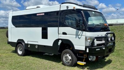 Hi-Rail 4x4 Mini Bus - Bus 4x4